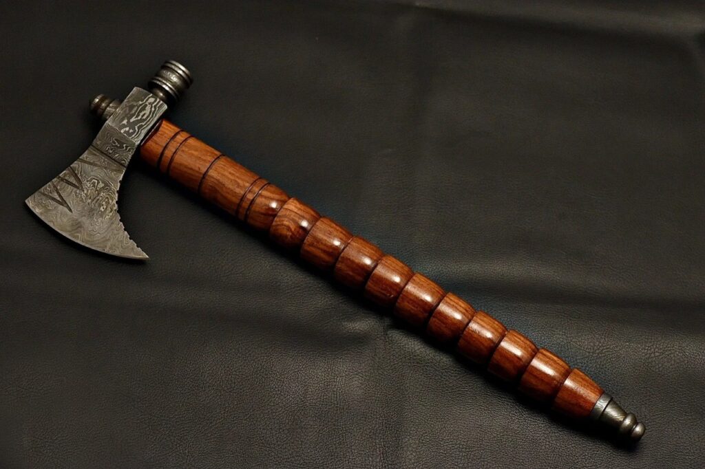 Tomahawk Smoke Axe - Hand-Forged Damascus Steel